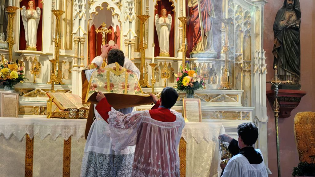 The Eucharist: Liturgy of unity or division? – Flashes of Insight